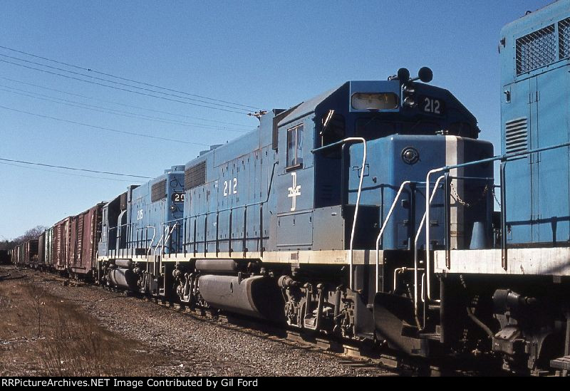 B&M 212-205(GP38-2s)
